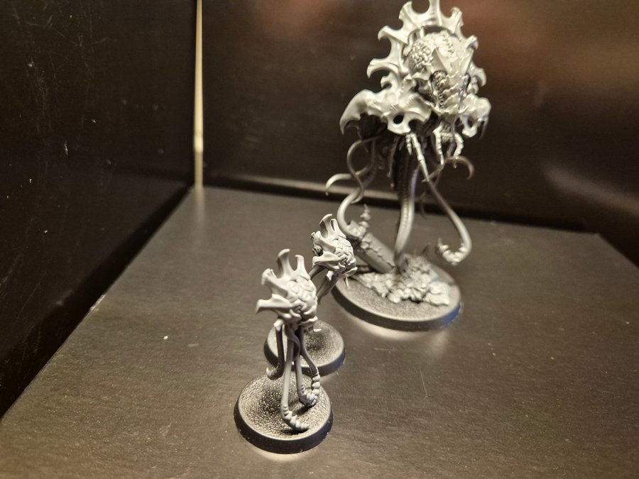 Warhammer 40k Tyranids Neurotyrant | Köp på Tradera (709110197)