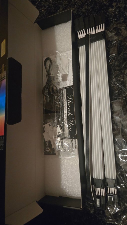 Se produkter som liknar Lian Li Strimer Plus V2 Tripl.. på Tradera ...