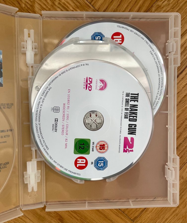 The Naked Gun Trilogy - 3 Filmer DVD | Köp på Tradera (710709757)