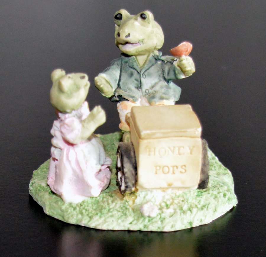 Söt figurin - grodor med Honey Pops vagn | Köp på Tradera (711091432)