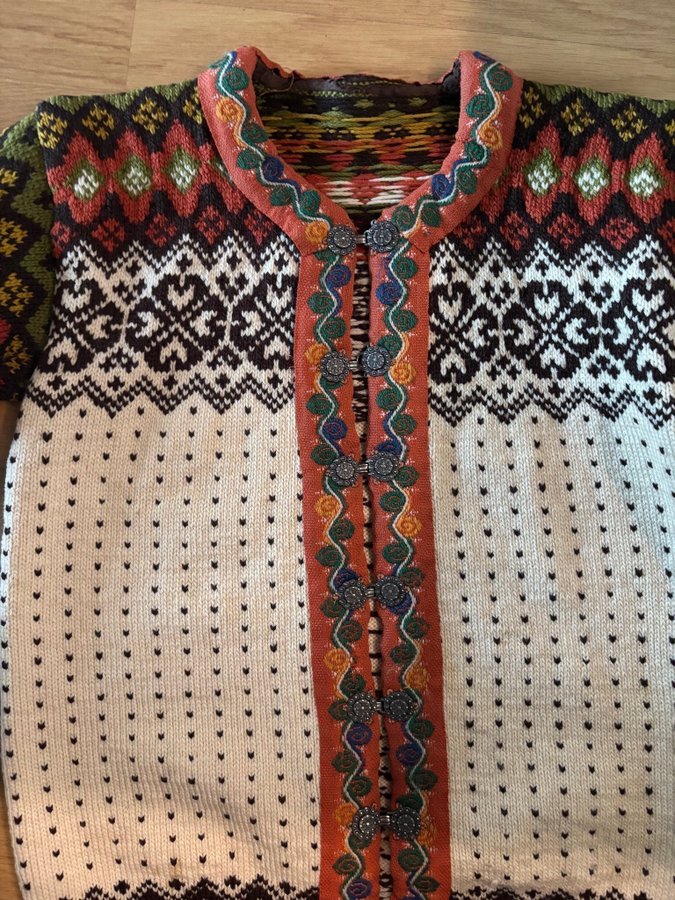 Se produkter som liknar LUSEKOFTA KOFTA VINTAGE HANDS.. på Tradera ...