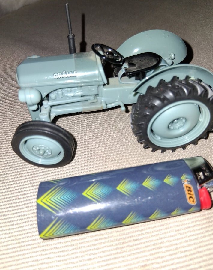 Samlartraktorer Grålle och Massey Ferguson | Köp på Tradera (711806498)