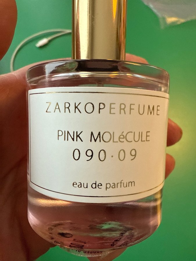 Se produkter som liknar Zarkoperfume Pink Molécule 09.. på Tradera ...