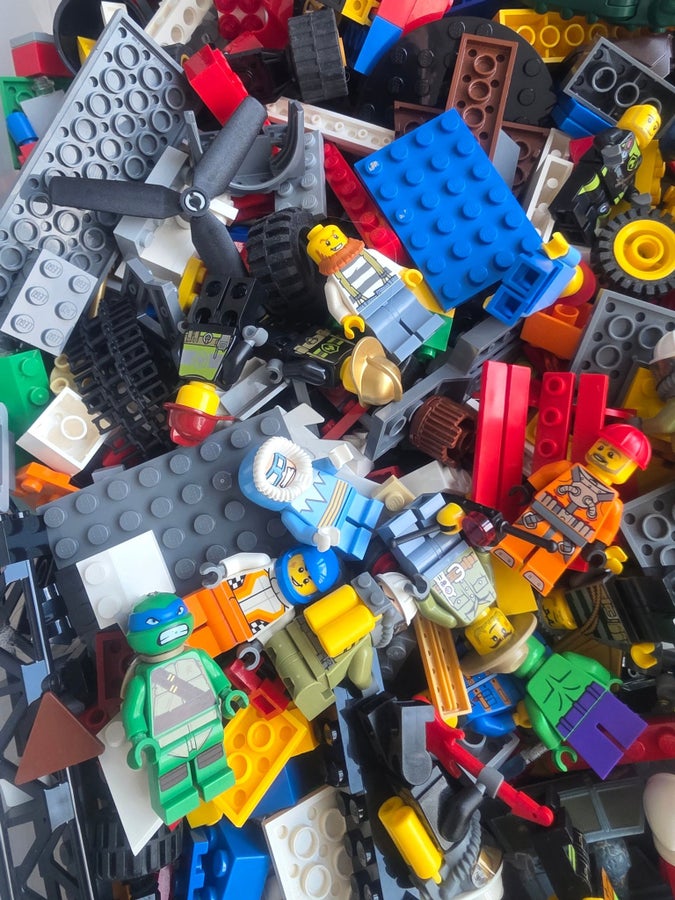 Lego Blandat 15 kg samt gubbar, Ninjago mm | Köp på Tradera (713902881)