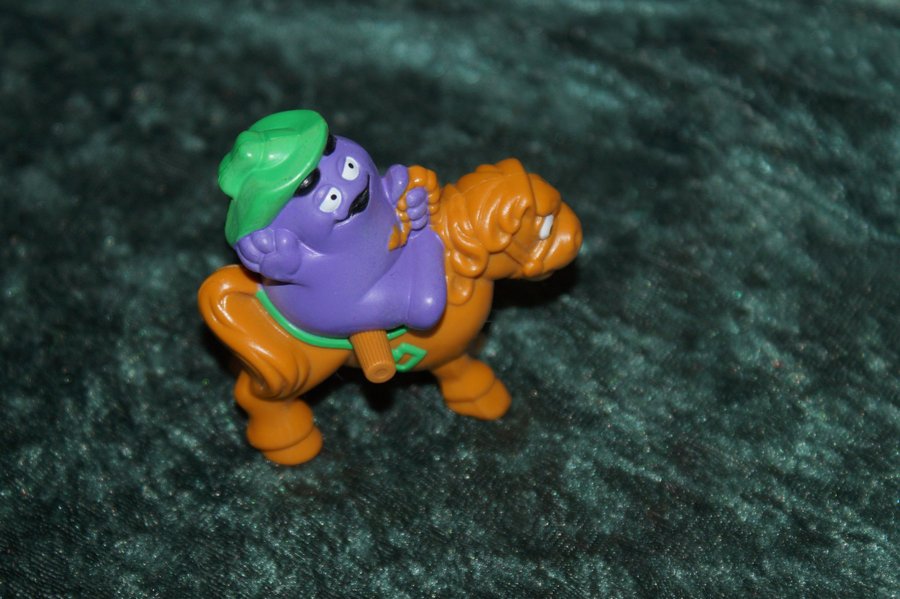 ÄLDRE NOSTALGI RETRO ROLIG GUBBE PÅ HOPPANDE HÄ.. | Köp på Tradera ...