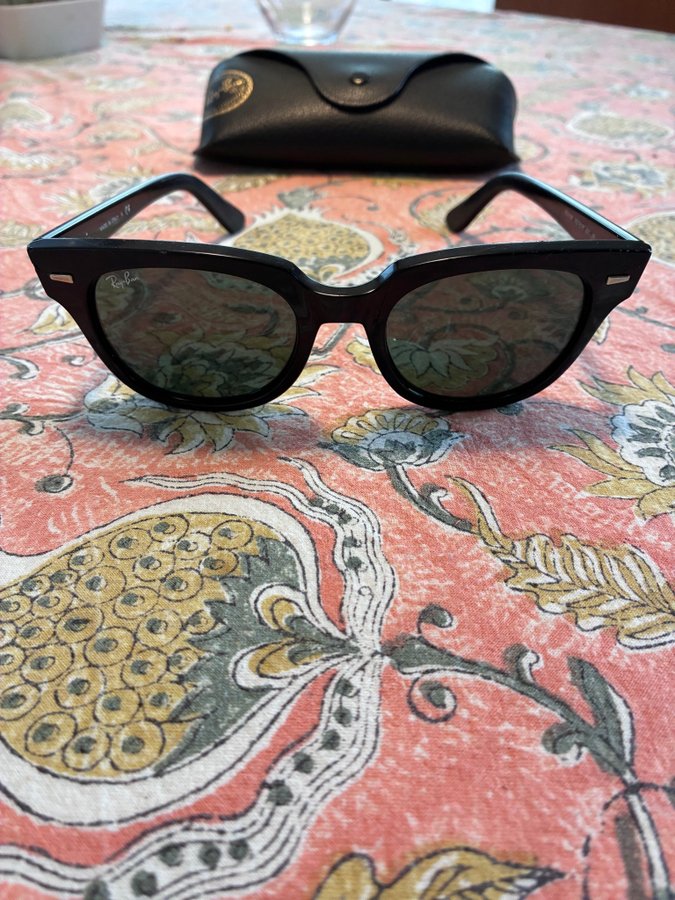 Se produkter som liknar Ray-Ban Meteor Solglasögon på Tradera (699164814)