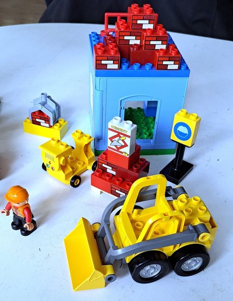 Se produkter som liknar Lego Duplo arbetsplats byggkr.. på Tradera ...