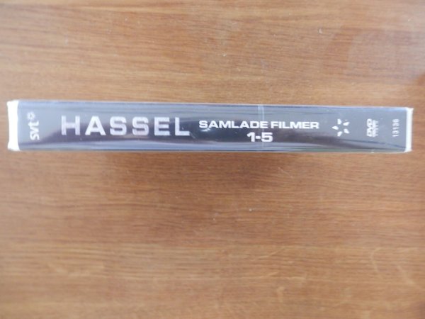 Se produkter som liknar DVD-box Hassel Samlade filmer.. på Tradera (689911541)