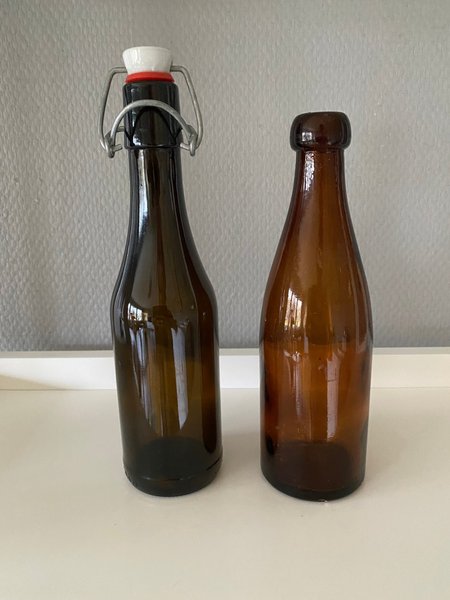 2 st Bruna Gamla Ölflaskor Flaskor Vintage Retr.. | Köp på Tradera ...