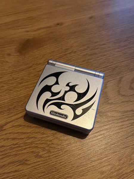 Nintendo Game Boy Advance SP tribal edition | Köp på Tradera (733835584)