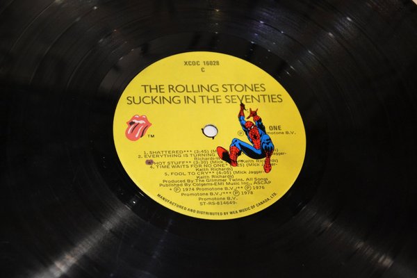 ROLLING STONES - SUCKING IN THE SEVENTIES - CAN.. | Köp på Tradera (710361152)