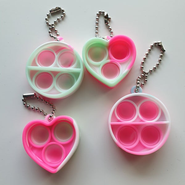 4st rosa/ljusgrön pop-it, fidget toys, nyckelring | Köp på Tradera ...