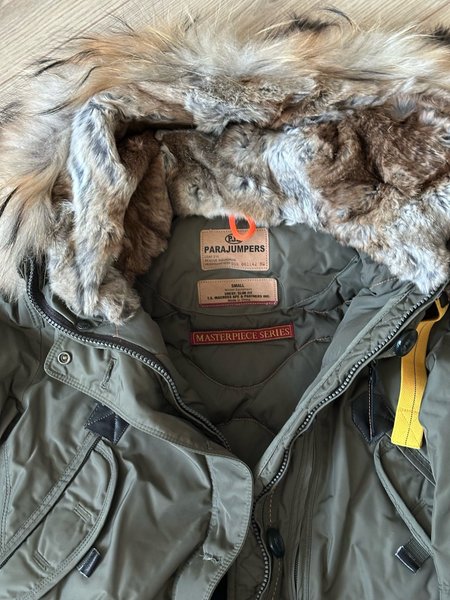 Parajumpers Masterpiece mörkgrön jacka med päls.. | Köp på Tradera ...