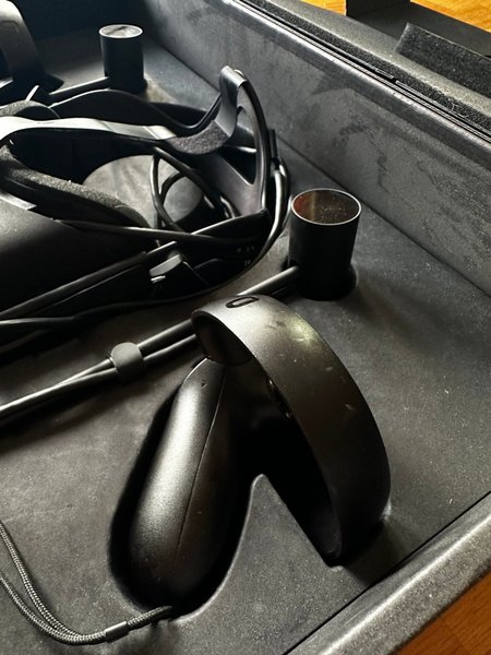 Oculus Rift CV1 VR-headset med handkontroller &.. | Köp på Tradera ...