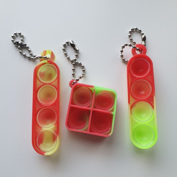 3st röd/grön pop-it/fidget toys, nyckelring | Köp på Tradera (734381370)