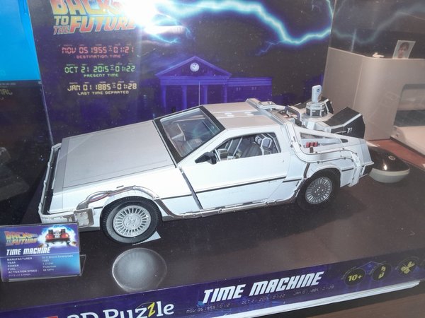 Se produkter som liknar Back to the Future DeLorean T.. på Tradera ...