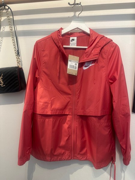 Korall rosa vindjacka från Nike ny med prislapp.. | Köp på Tradera ...