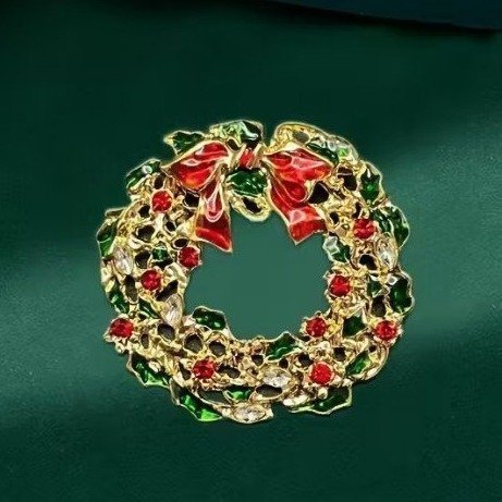 Jul betonad Brosch i form av en krans. Emalj & .. | Köp på Tradera ...