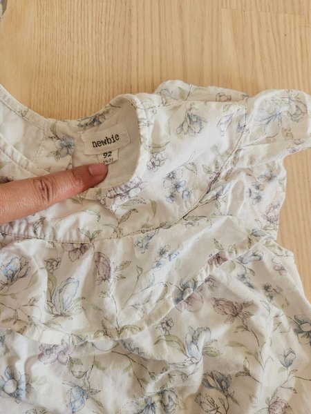 Supersöt Newbie vit, flerfärgad topp, storlek 92 | Köp på Tradera ...