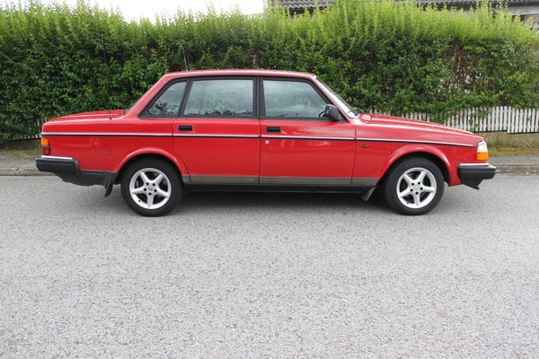 Volvo 240 2.3 Automatisk, Nybesiktigad UA | Köp på Tradera (737044963)
