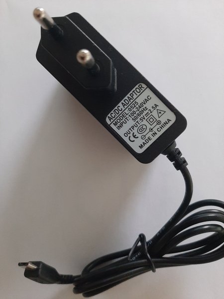 Se produkter som liknar AC/DC Adapter 230 Volt till U.. på Tradera ...