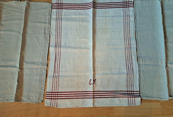 Se produkter som liknar Retro! 3 linnehanddukar röda .. på Tradera ...