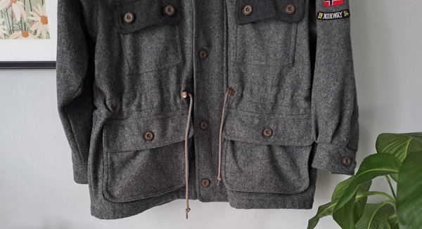 Se produkter som liknar BOUVIAC vintage ulljacka jack.. på Tradera ...