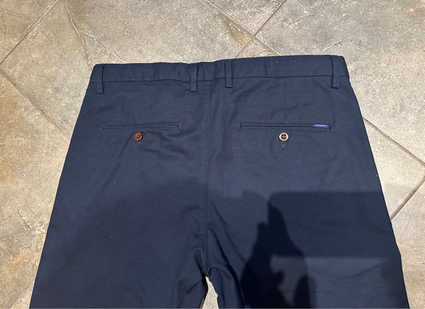 Gant mörkblå chinos, storlek W34/L32 | Köp på Tradera (733620587)