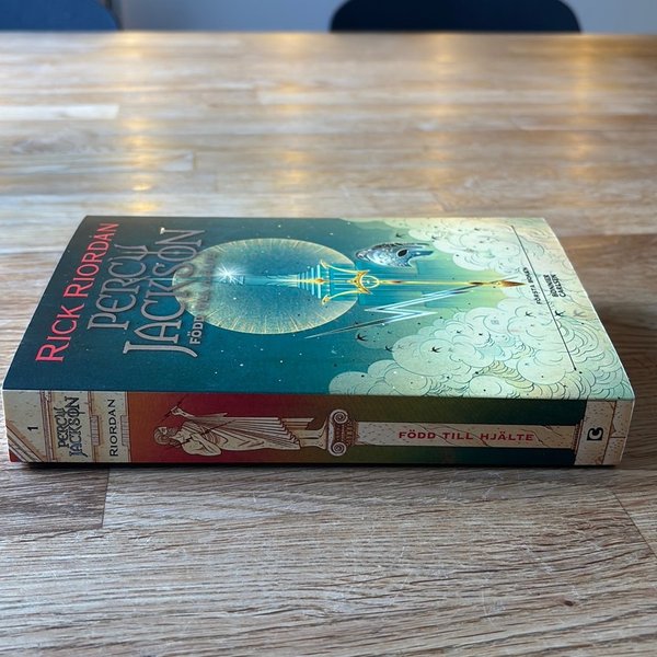 Percy Jackson: Född till hjälte av Rick Riordan | Köp på Tradera ...