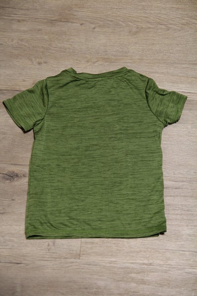 Grön mönstrad tränings / Sport T-shirt Stl. 98/.. | Köp på Tradera ...