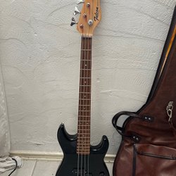 Gitarr & bas | Köp & sälj begagnat & oanvänt på Tradera